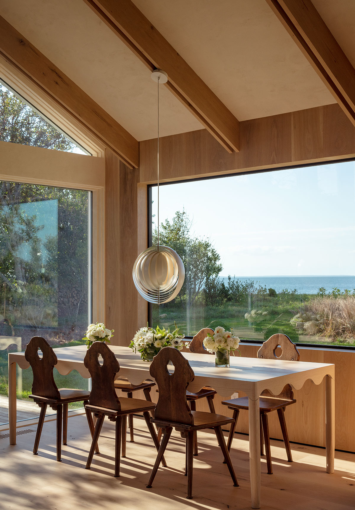 Ketra's Residential Lighting at Sasha Bikoff's Hamptons Barnhouse